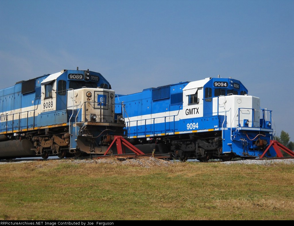 EMDX 9089 looking a little ragged next to an almost spotless GMTX 9094